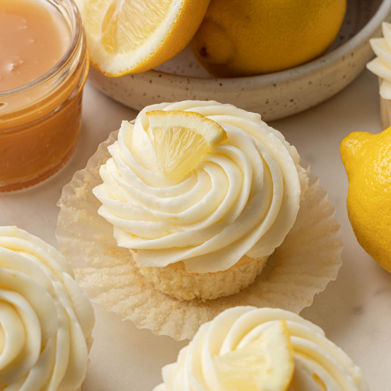 Lemon Cupcakes With Lemon Curd